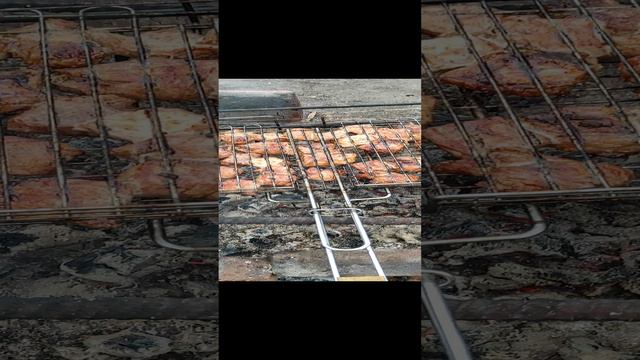 Жарю шашлык из свинины купленный в магазине мясо для мужика