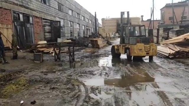 выгрузка сушилки львовским погрузчиком.mp4