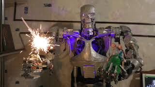 Поздравление с новым 2020 годом от Терминатора Джона Генри