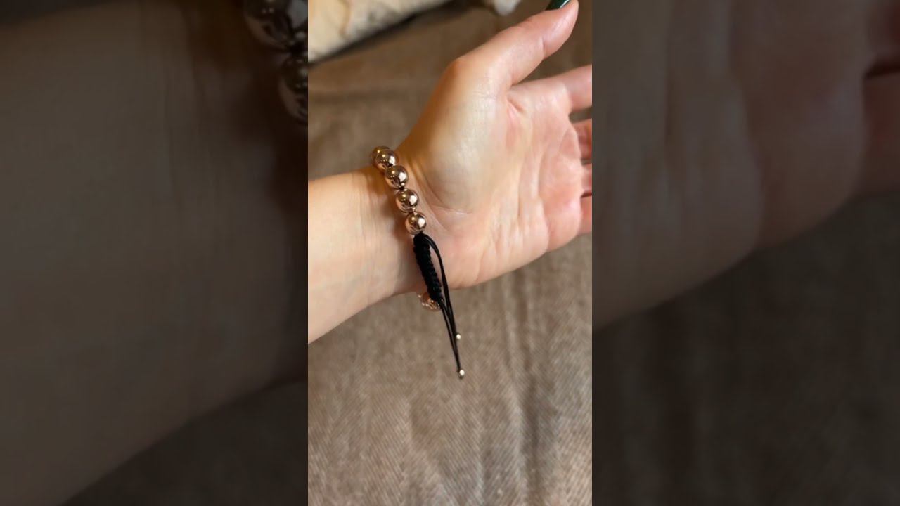 Золотой браслет из крупных золотых бусин