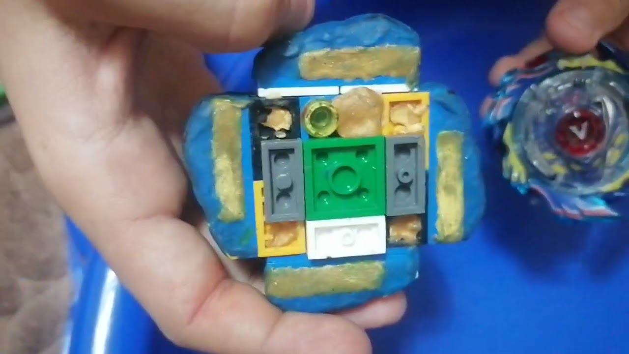 Волчки из Лего против Бейблейдов.