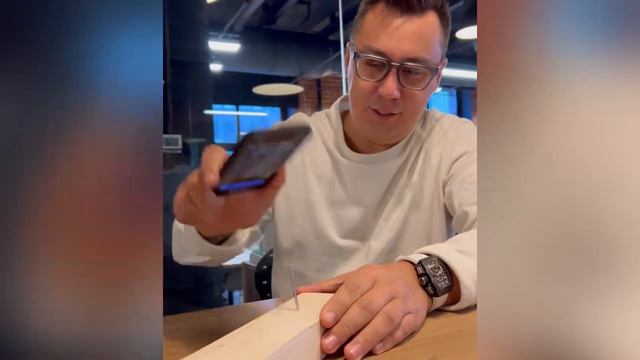 ПОРТНЯГИН ЗАБИЛ ЭКРАНОМ ГВОЗДЬ _ АЙФОН 13 ПРО _ IPHONE 13 PRO _ КРАШ ТЕСТ АЙФОН _ ТРАНСФОРМАТОР