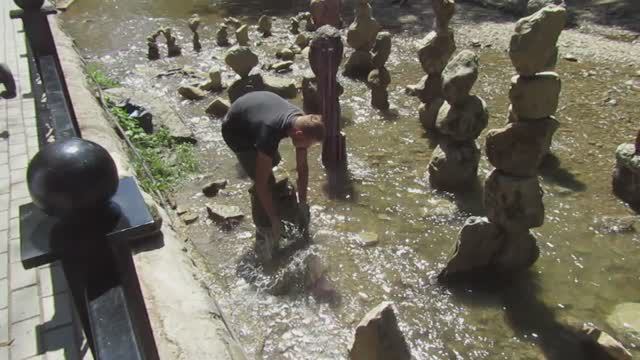 Балансировка камней в Национальном парке Кисловодска