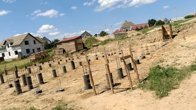 Свайное поле ТИСЭ  для свайноростверкового фундамента на склоне. Минская область.