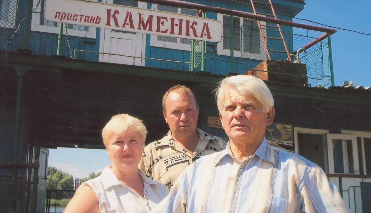 Переправа Каменка-Днепровская - Никополь на Каховском водохранилище реки Днепр.