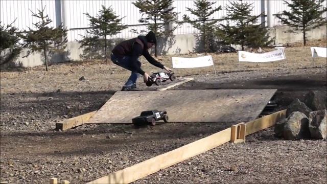 быстрая зарисовка с 2-х камер моя и ещё не знаю чья.mp4