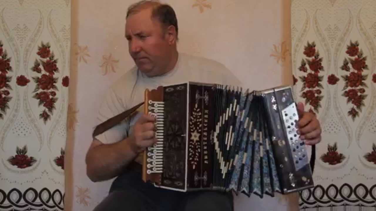 с.Каликино. Иван Трунов. Игра на гармони.
