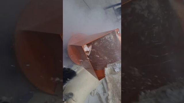 Каолиновая вата дробим на измельчителях МИ-400 и МИ-500Р сетка 20 мм.mp4