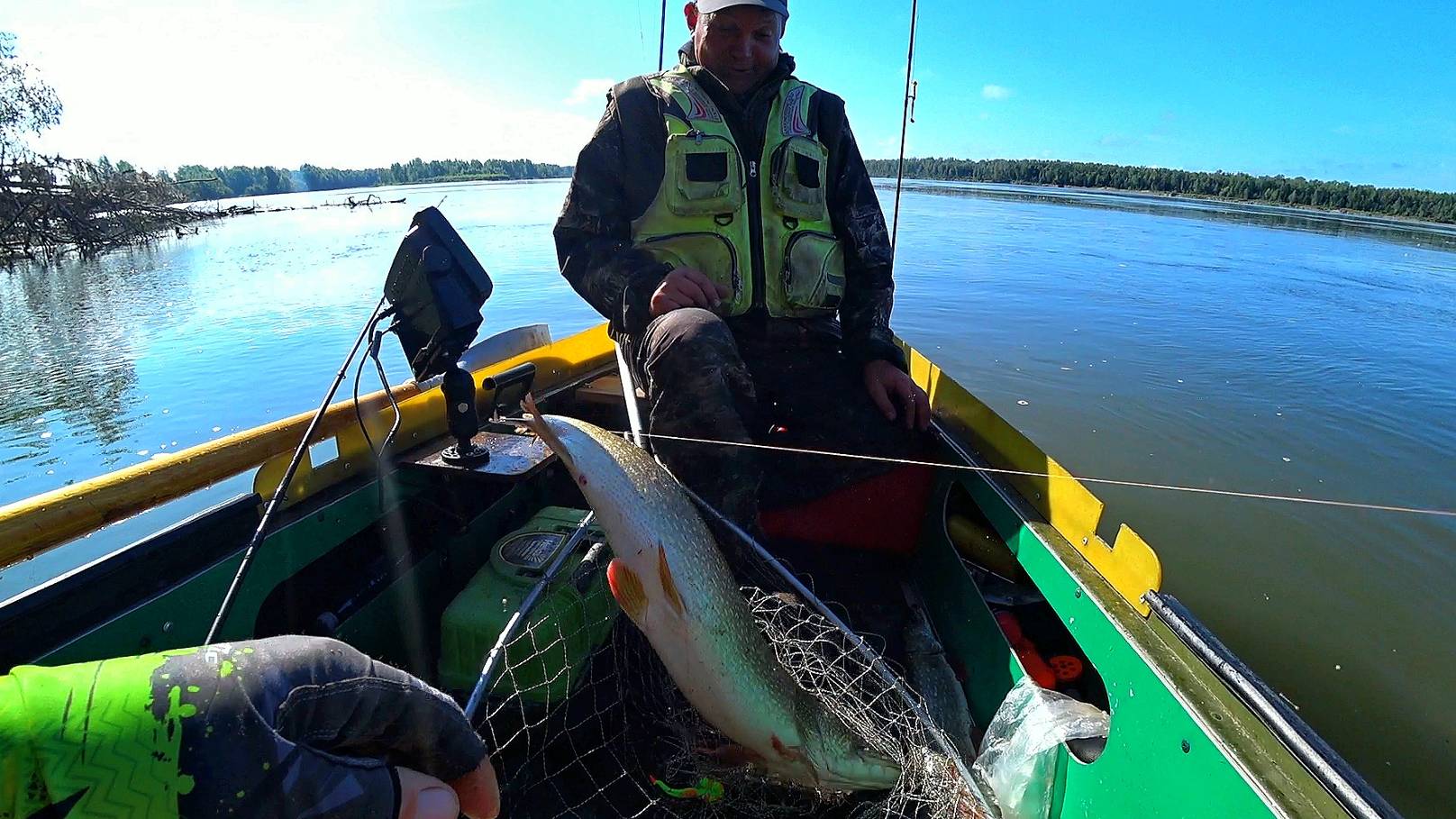 Ставим резинки ! Поймали трофейную рыбу