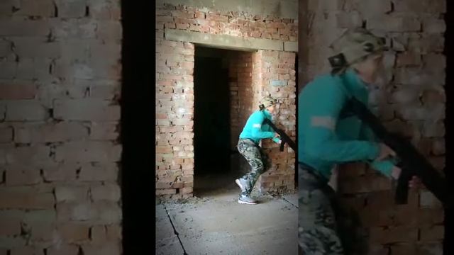 Наши прекрасные бойцы из команды "8Б" решили бросить друг другу вызов на локации "Крепость".