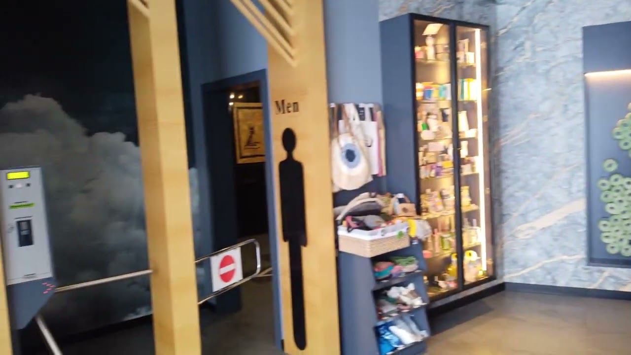 Калининград  Музей мусора  Туалет бутик