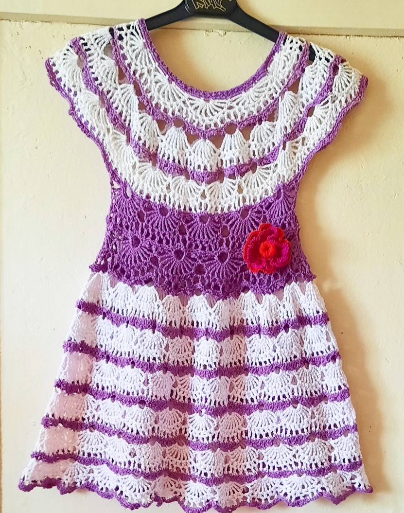 Детское, ажурное платье крючком.