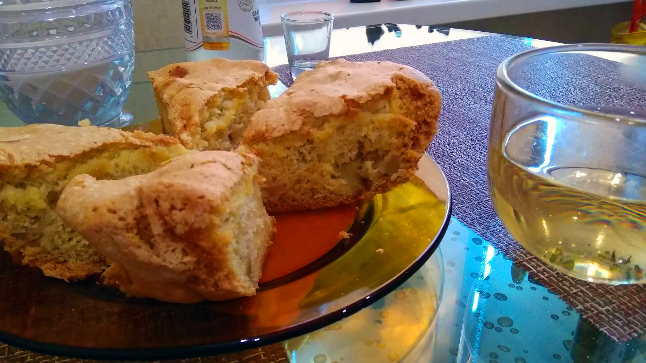 Шарлотка с яблоками в духовке — супер просто и оригинально!