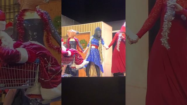 Лошадь, Обезьяна, курица хотели загадать желание Дед морозу.