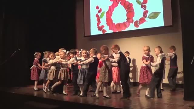 Забавный танец - Сегодня праздник у девчат. 1 класс