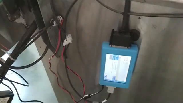 83/Термоструйный датировщик на этикетировочном автомате