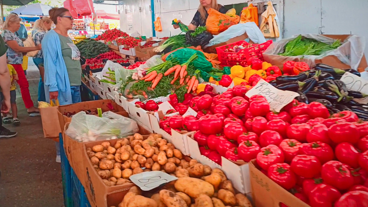 В Крыму ВСЕ ДОРОГО? Проверим! ЦЕНЫ на рынке. Феодосия улица Крымская и Крымский рынок