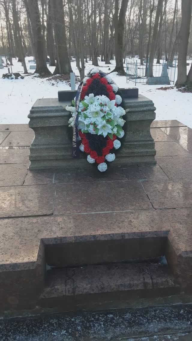 Памятник адмиралу Ф.Ф.Беллинсгаузену.Лютеранское кладбище.