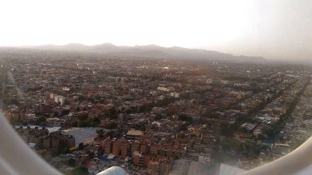 Самый длинный город планеты, больше 200 км. Полёт над Мехико. Приземление в аэропорту Мехико.