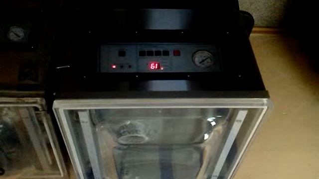 Видео работы вакуумного упаковщика DZ-400 2E (AR) нерж. сталь завода Foodatlas