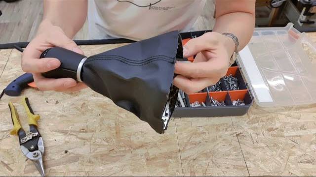 Ремонт окантовки чехла КПП на Ford Focus 2