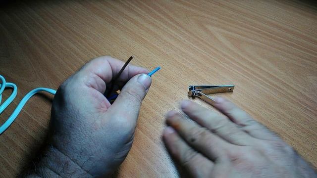 Лайфхак с маникюрными щипчиками.