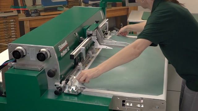 Полуавтоматическая машина для изготовления переплетных крышек PräDeka XL от Schmedt