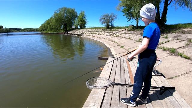 ПЕРВАЯ РЫБАЛКА СЫНА Ловля форели на спиннинг и резину весной