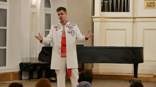 Владимир Спиридонов "Зореньки алые"  (музыка Валерия Сёмина, слова Ирины Скибиной)