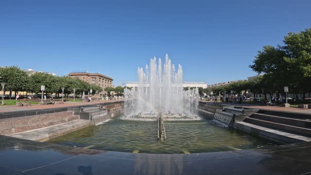 Санкт-Петербург «Поющие фонтаны»   Финляндского вокзала