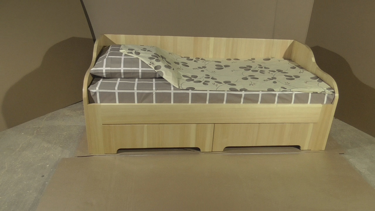 Односпальная кровать из массива кедра