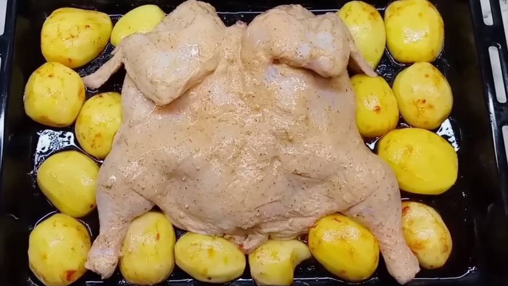 Сочная курица в духовке с хрустящей корочкой с картошкой.И салаты Быстро и вкусно