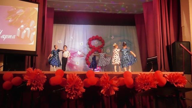 С праздником, девчата!