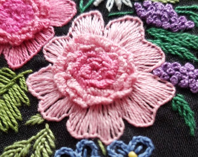 Вышиваем розу ирисом