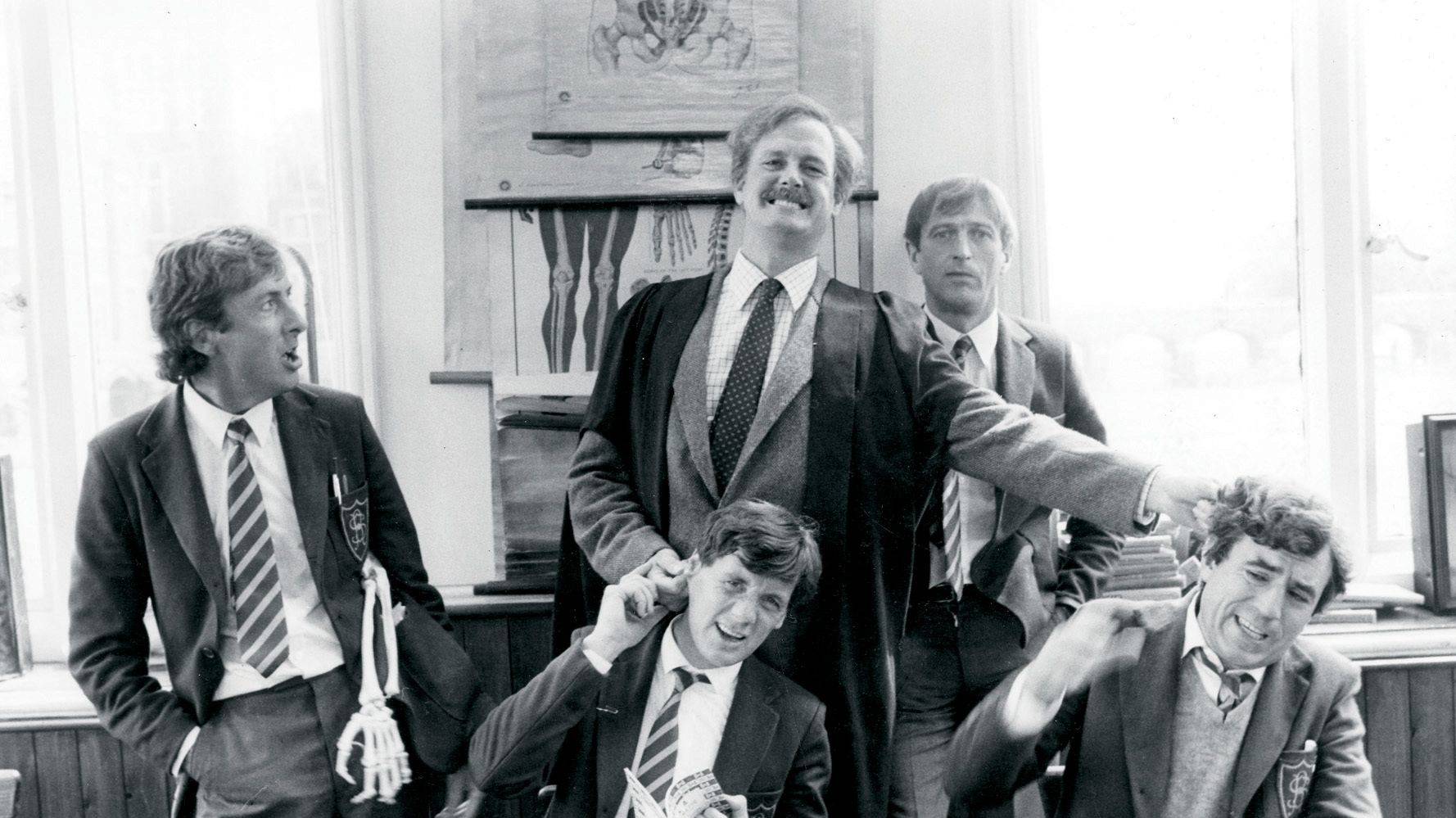 Монти Пайтон: Летающий цирк - 3 сезон 2 серия / Monty Python′s Flyin