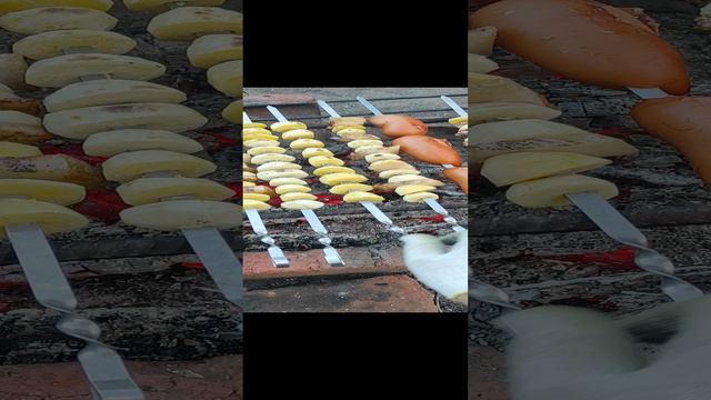 Жарю микс  из картошки мяса с жиром и сарделек