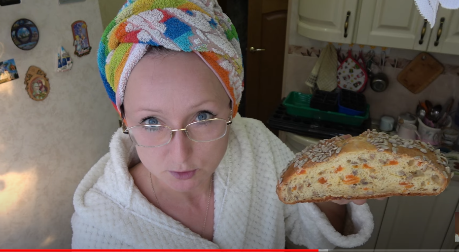 Домашнее видео. Пекла хлеб, получился торт на Старый Новый Год! 12 января 2024 года.