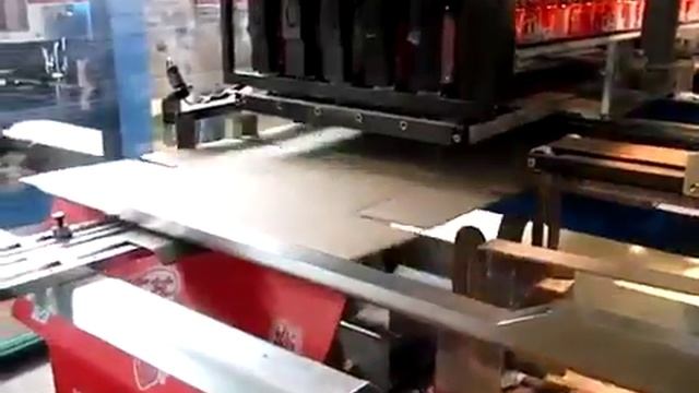 YCTD Упаковщик в картон вокруг продукта.mp4