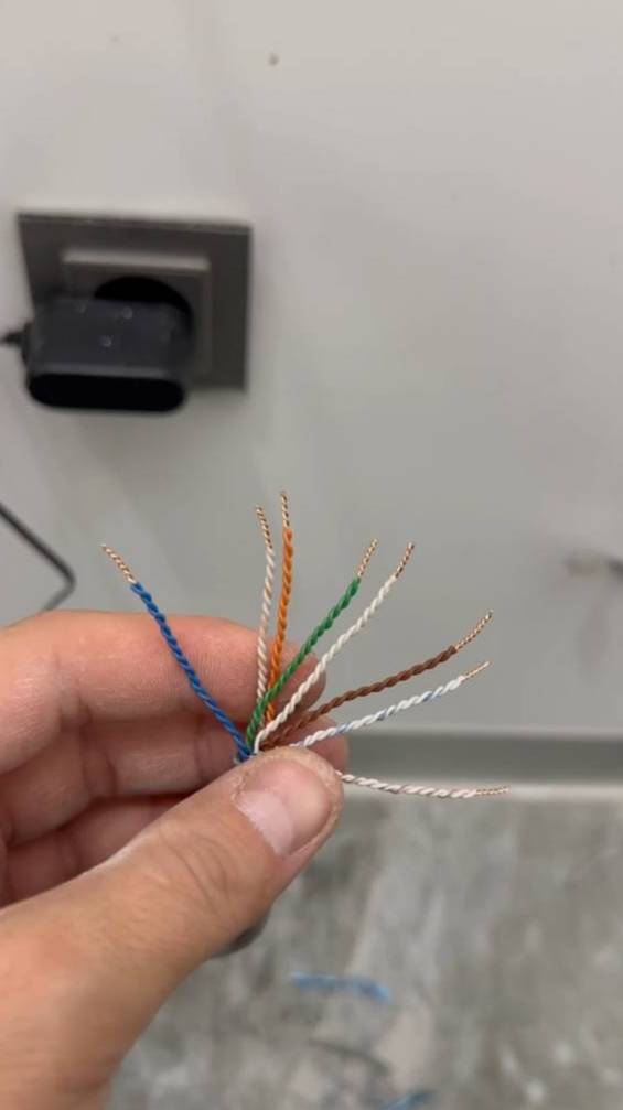 Установка интернет (RJ-45) розетки за 60 секунд.