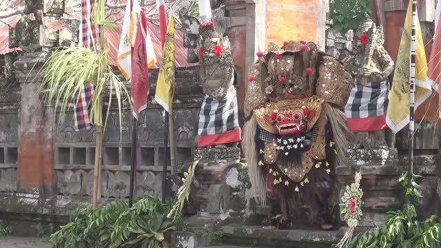 5 Пьеса Баронг.mp4