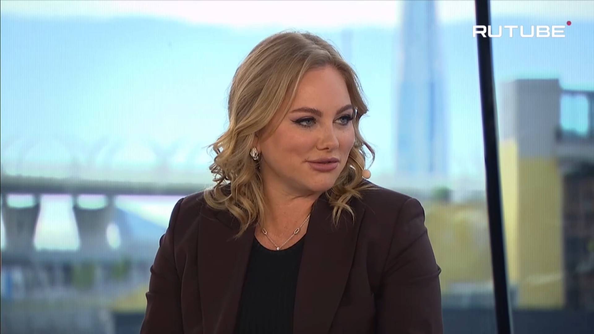 Интервью Юлии Сумачёвой и финалистов "Новой фабрики звёзд" на Дне России в Санкт-Петербурге