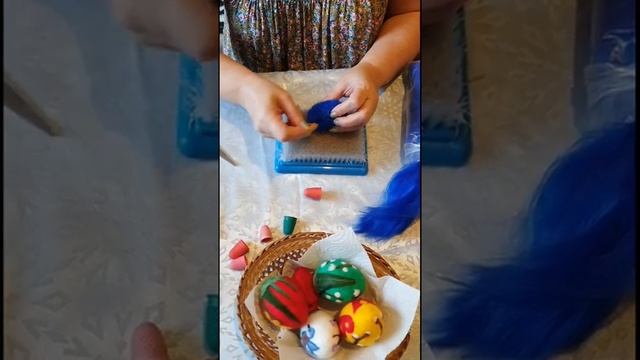 1. Пасхальное  сувенирное  яйцо  из шерсти.