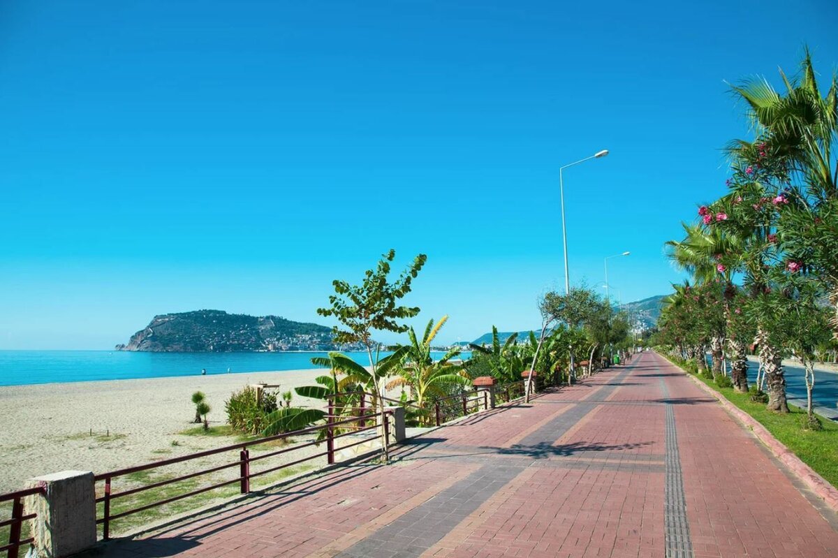 Прогулка по набережной Алании