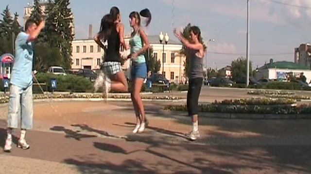 Скакалка. Первая связка с двумя длинными скакалками (Дабл Датч) в Орловской области