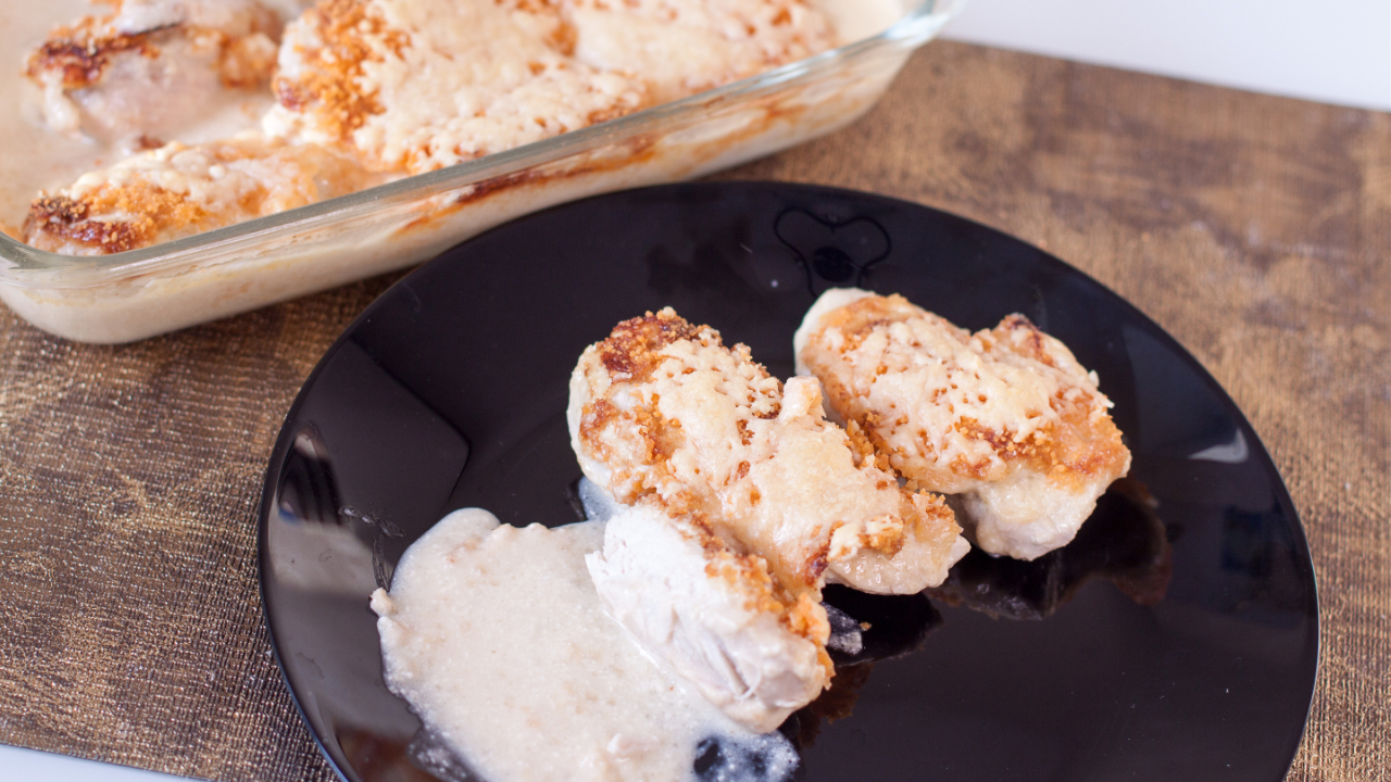 Сочная и нежная внутри с хрустящей корочкой - курица по-дижонски