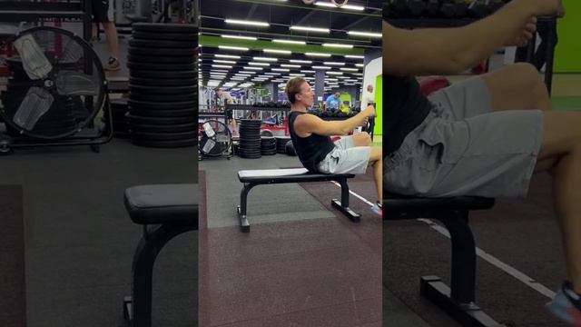 Полувер лежа на скамье с резиной