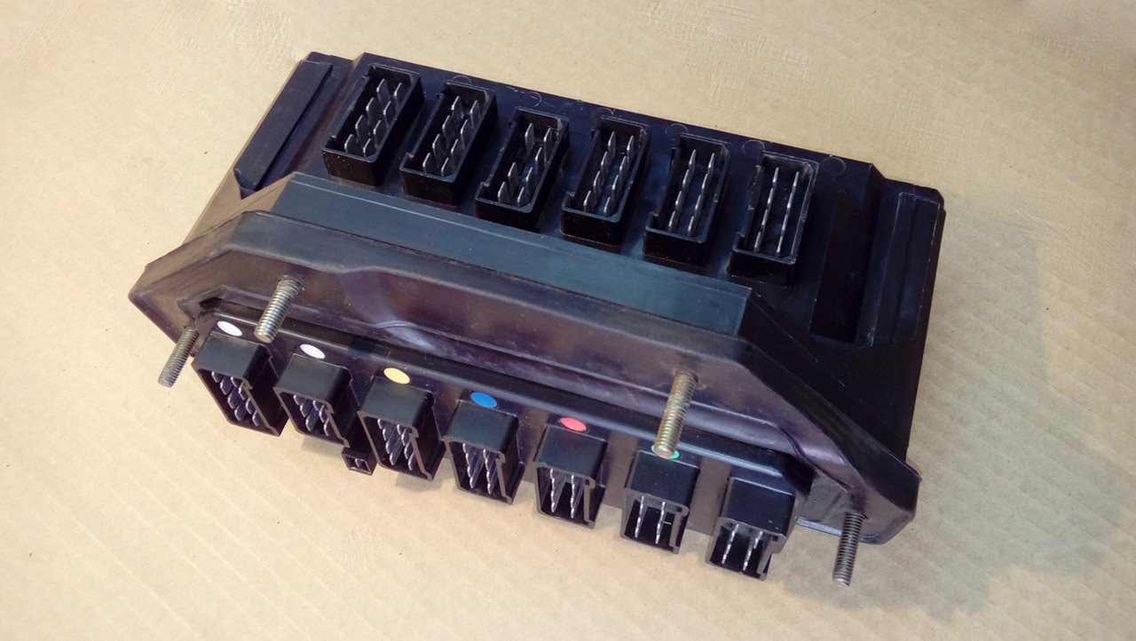 Монтажный блок (блок предохранителей) ВАЗ 2105. Снятие и ремонт.mp4