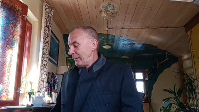 Вы спросите: как же все-таки папка попала ко мне? Мне стыдно признаться, но она... 
 Дух1