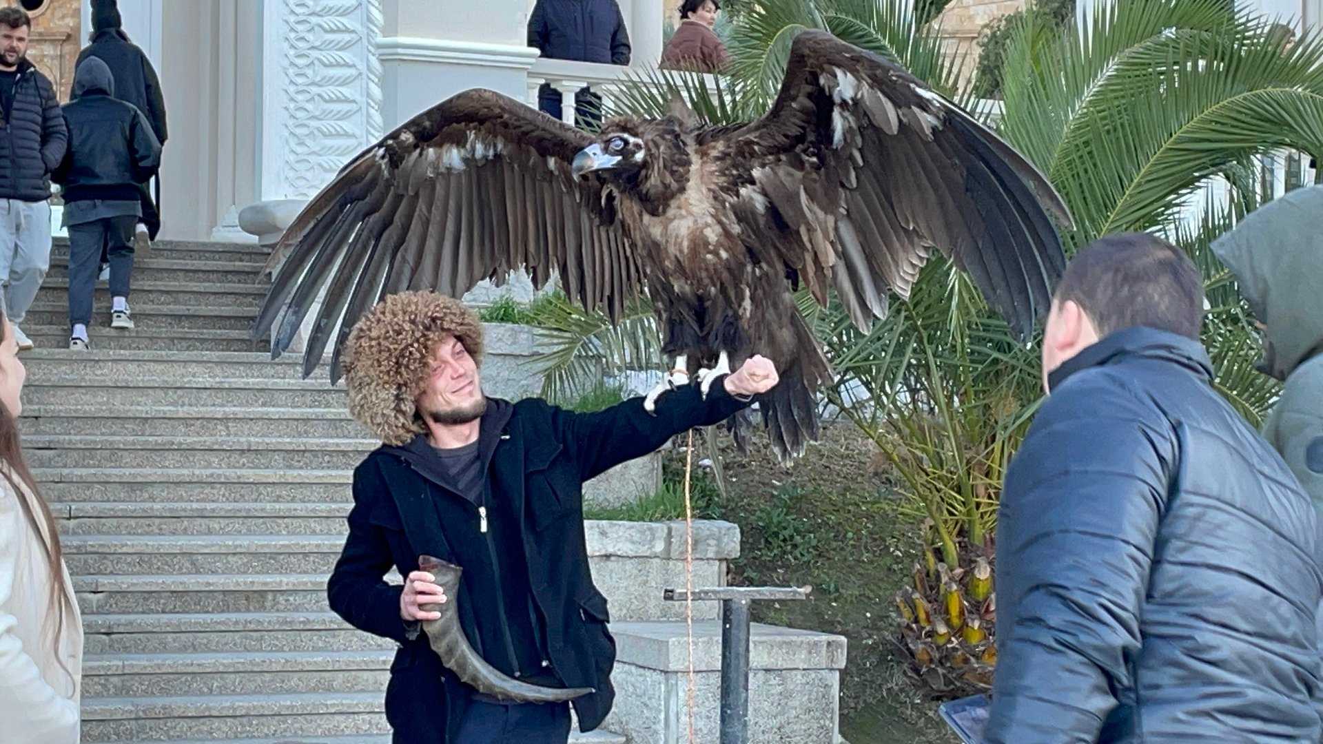 Абхазия Ч.1 Гагра, Гагрипш, Колоннада, Голубое озеро, зиплайн?
Околела, но в восторге от себя?