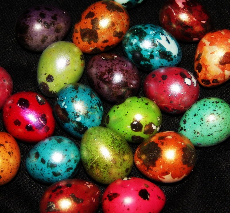 покрасила  на Пасху . яйц без краски.